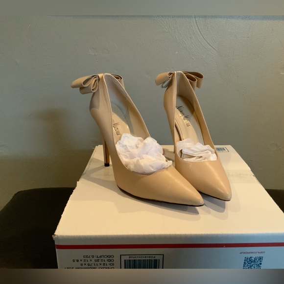 Neiman Marcus | Shoes | Neiman Marcus Tan Pump 8 | Poshmark